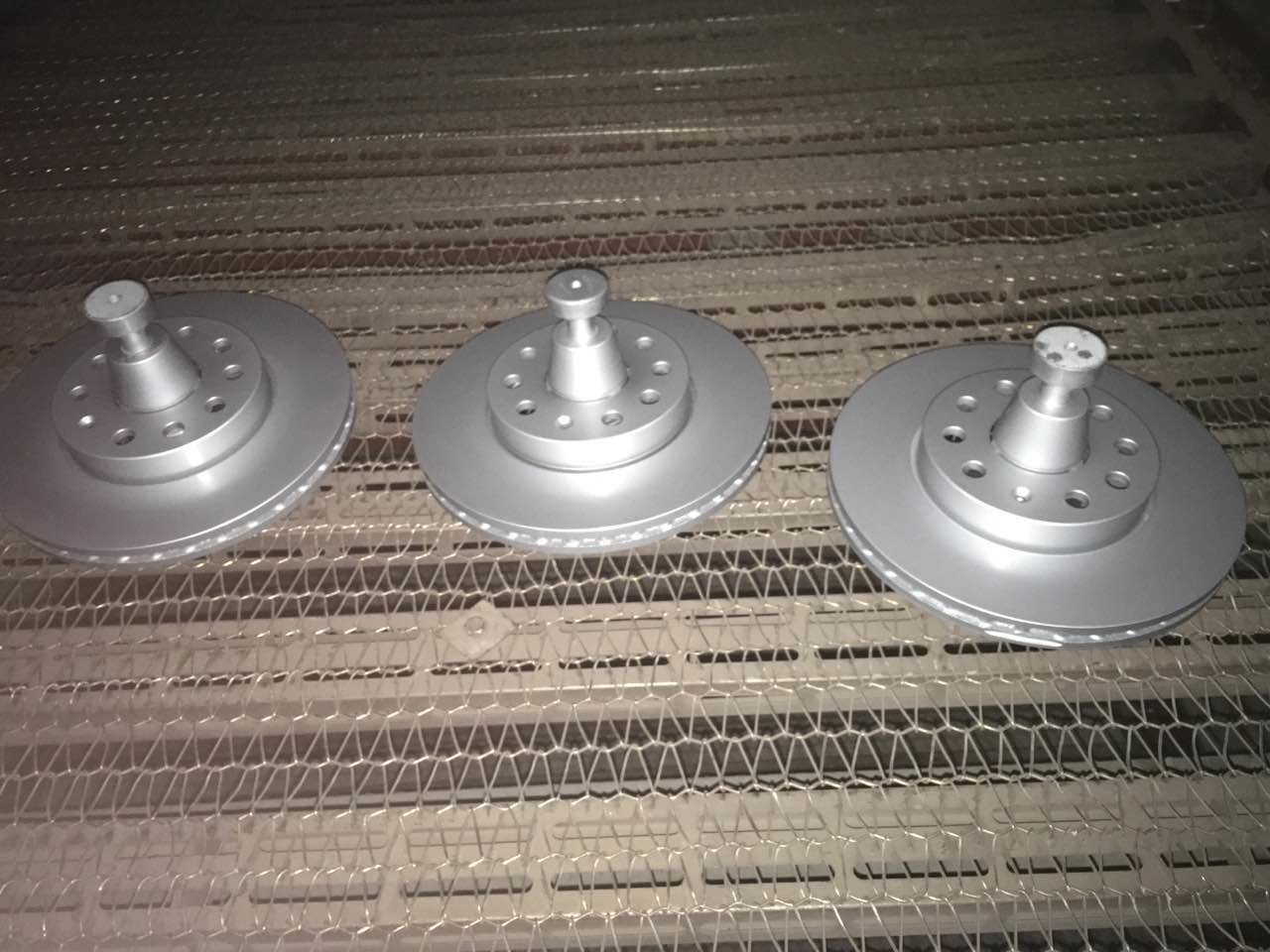 Silver Color Zinc Flake Coating Anti Corrosion Coating Low Friction ...